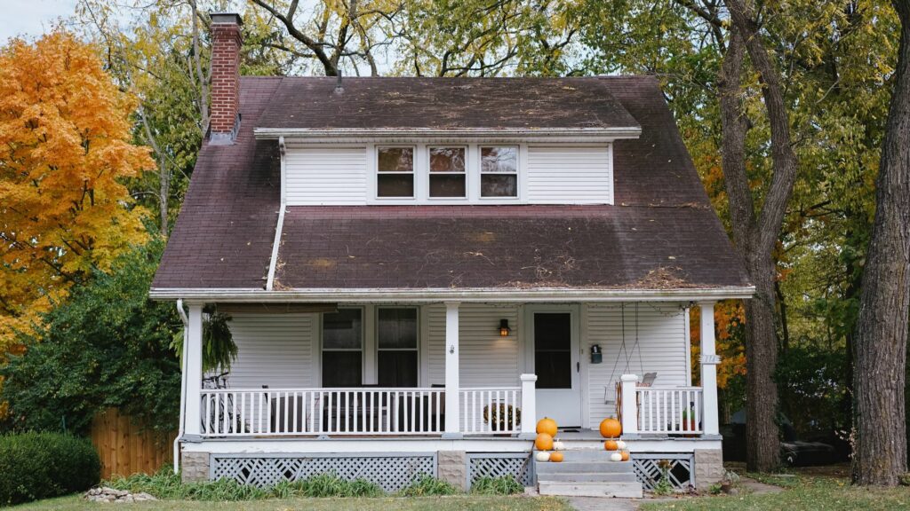 What Is a Slumlord? Signs, Tenant Rights & Solutions